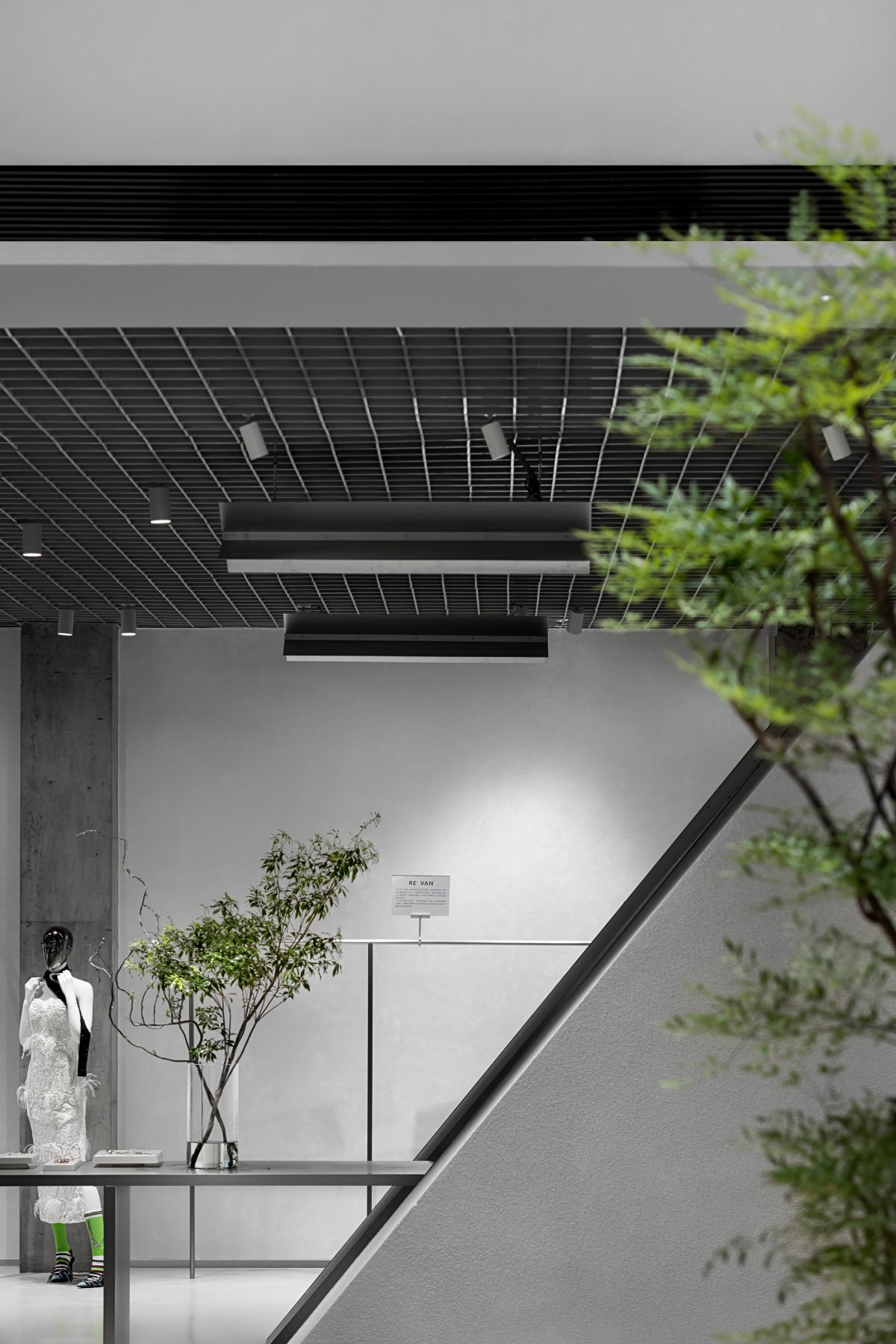 YinjiSpace - MOOY Dust x Kelly Moos Art Gallery